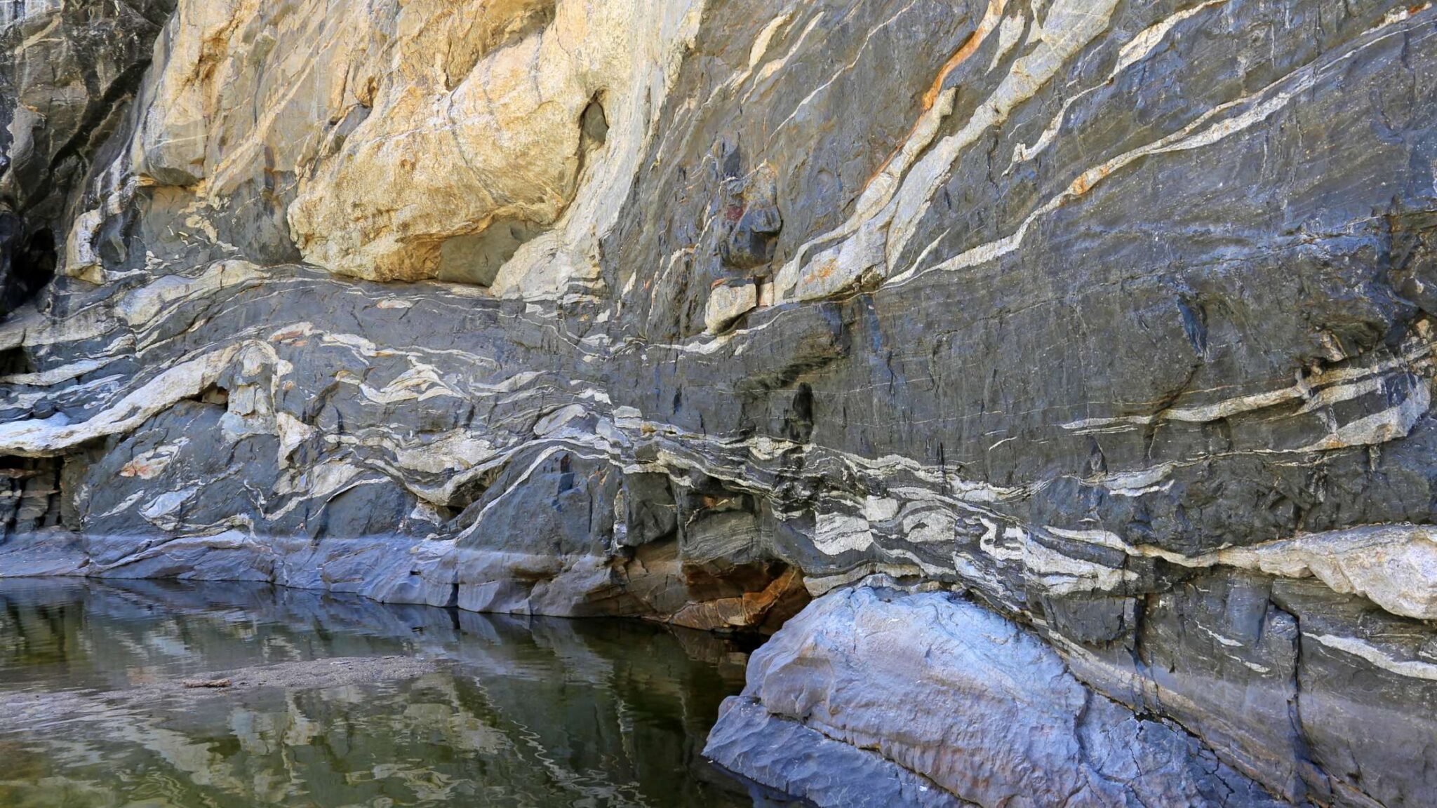 21 BEST SWIMMING HOLES IN ARIZONA TO COOL OFF ON YOUR TRIP
