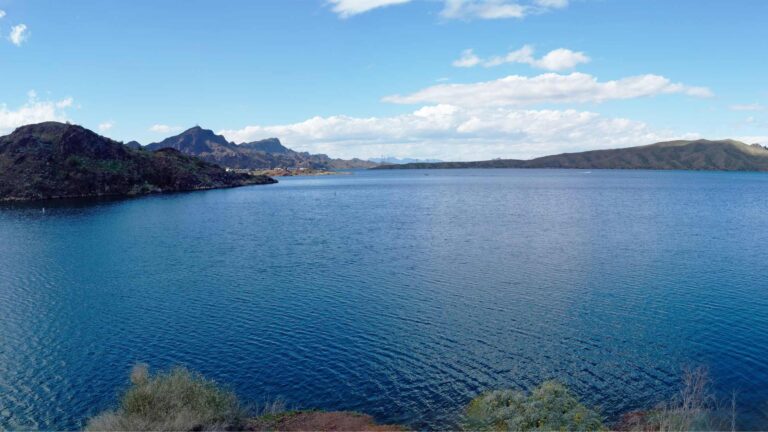 35 BEST LAKES IN ARIZONA TO SWIM, FISH AND PICNIC
