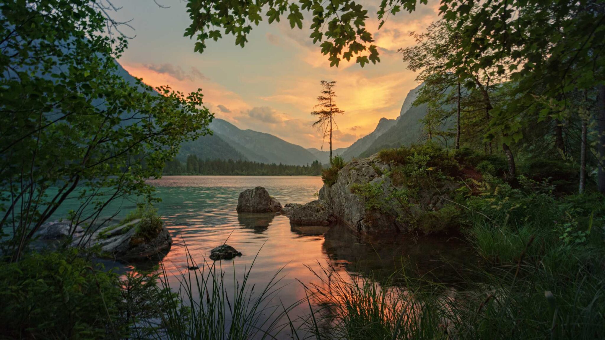 11 AWESOME LAKES NEAR TUCSON FOR THE SUMMER